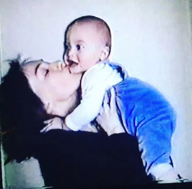 لاریسا گوزوا یک قاب از یک ویدیو خانگی را نشان داد، که پسرش به طور کامل خرده است 1020973_2