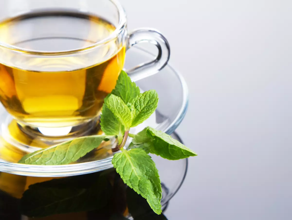الشاي الأخضر مع الرضاعة الطبيعية