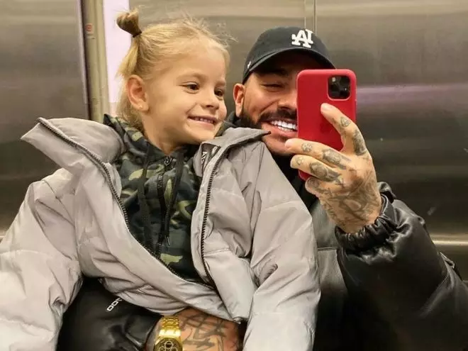 Timati's daughter demonstrated tricks on ocean waves 1024908_1