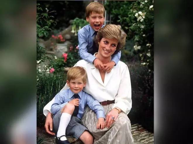 Princess Diana na avatua se igoa faailo a Elisabeth II 1047921_3