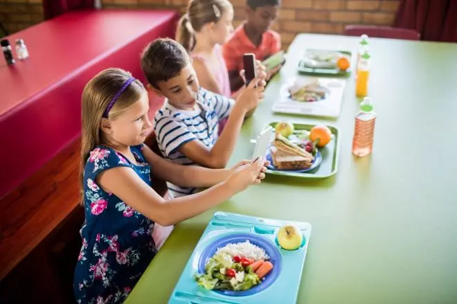 A causa del coronavirus nelle scuole ha rifiutato la carne 1050120_1