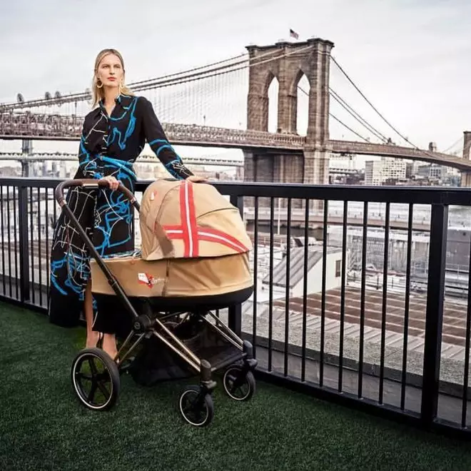 Supermodel Carolina Kurkova vytvořila dětský kočárek svých snů 107323_2