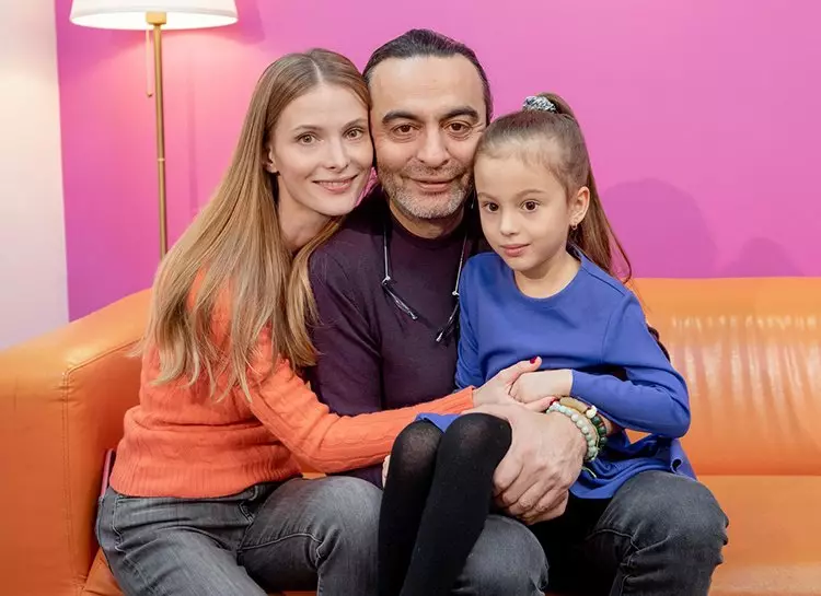 Svetlana Ivanova e Janik Fayziev mostraron a filla máis vella 107666_4
