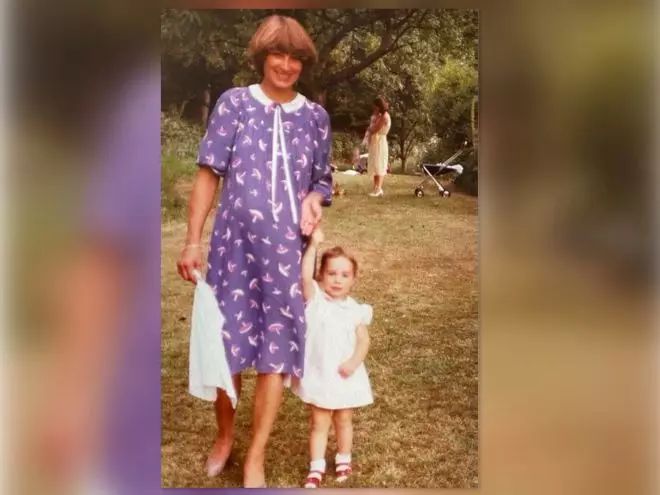 Carol Middleton con Kate Middleton nell'infanzia