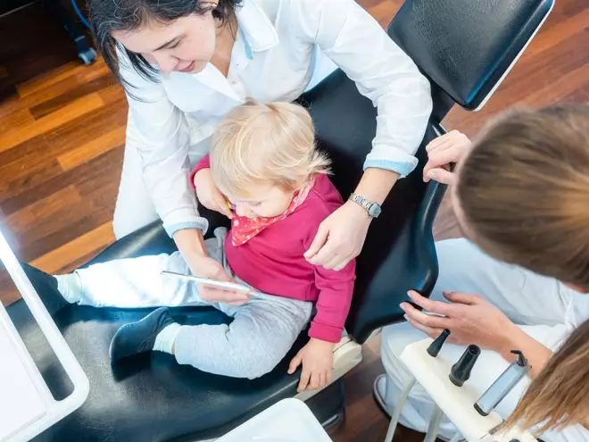 O especialista listou os problemas dentários em crianças em diferentes idades 1081956_3