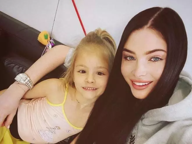 Alena Shishkova menunjukkan kamar anak perempuan baru 1096768_1