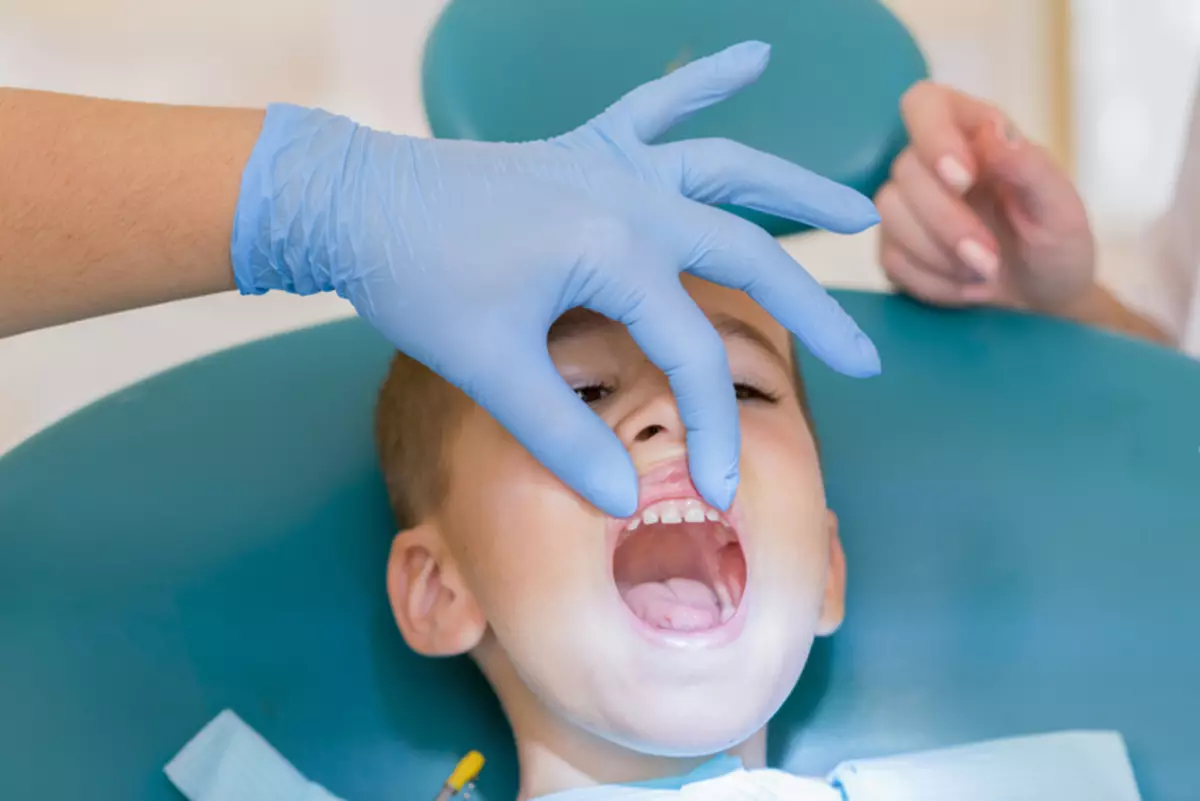 Diagnostic chez le dentiste lorsque la douleur dentaire