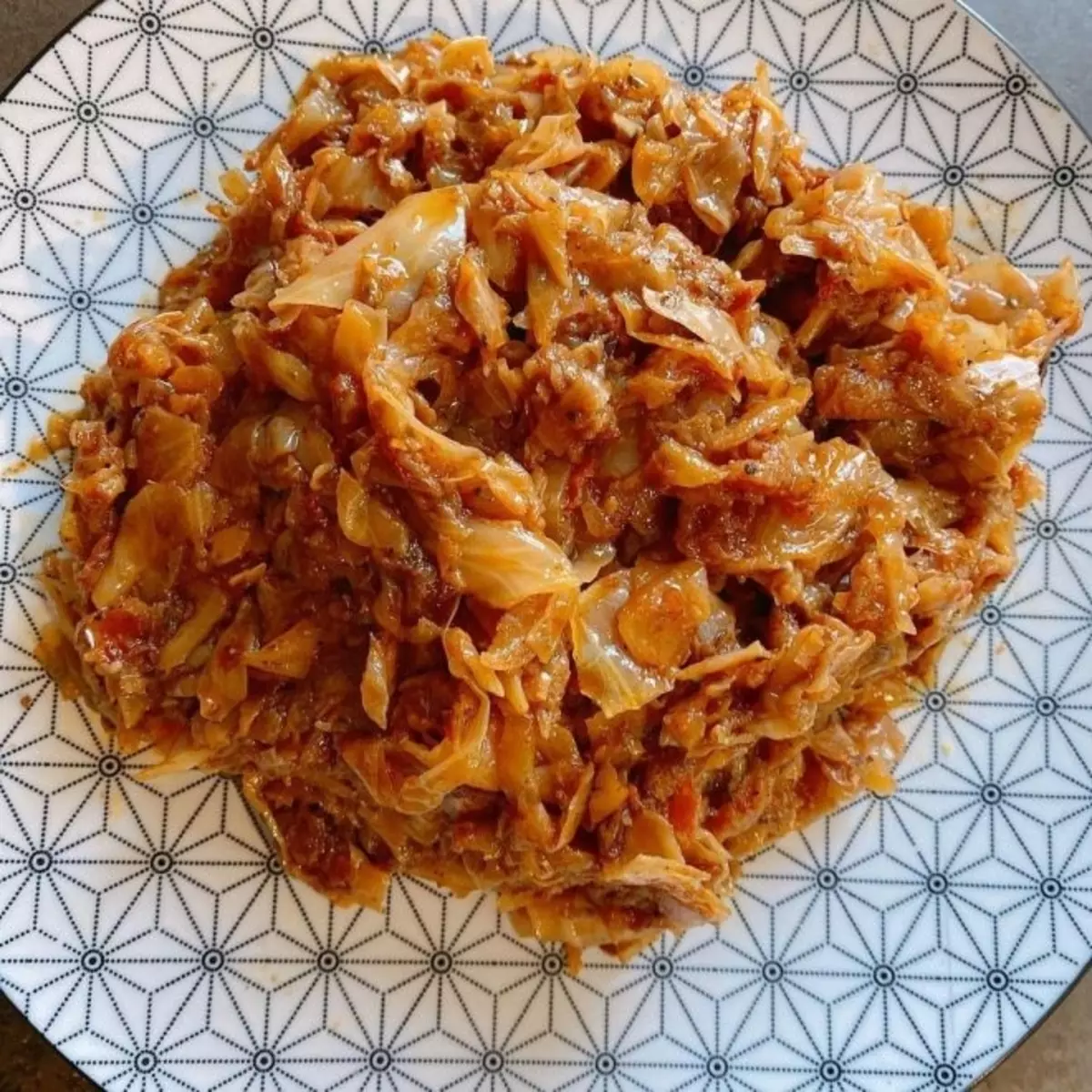 Cavolo stufato con salsa di pomodoro