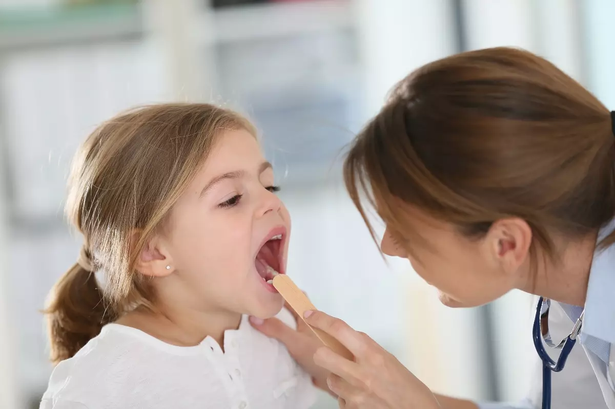 Et si l'enfant est atroce ou une voix enrouée?