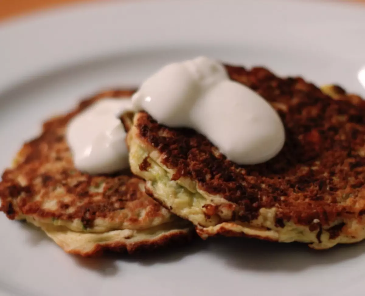 Fritterstécker aus dem Zucchini mat verstoppte Fleesch