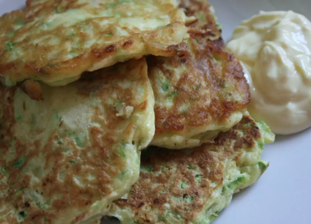 Zucchini fritters with garlic