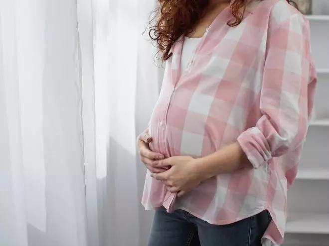 Sketsa selama kehamilan, yang dikonfirmasi oleh seorang ibu muda 100%