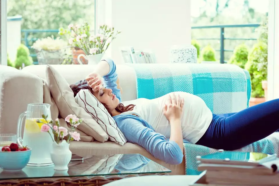 Frequente slaap bij zwangere vrouwen - teken van gewicht tekort van het toekomstige kind
