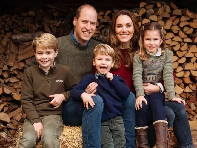 Kate Middleton and Prince William with children on a picnic - Video 1154184_4