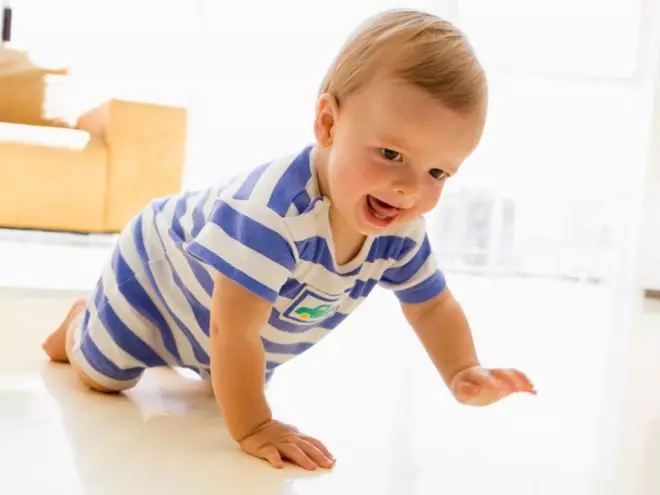 How to encourage baby crawl 1202733_1