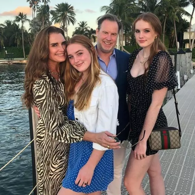 Brooke Shields met kinders en man