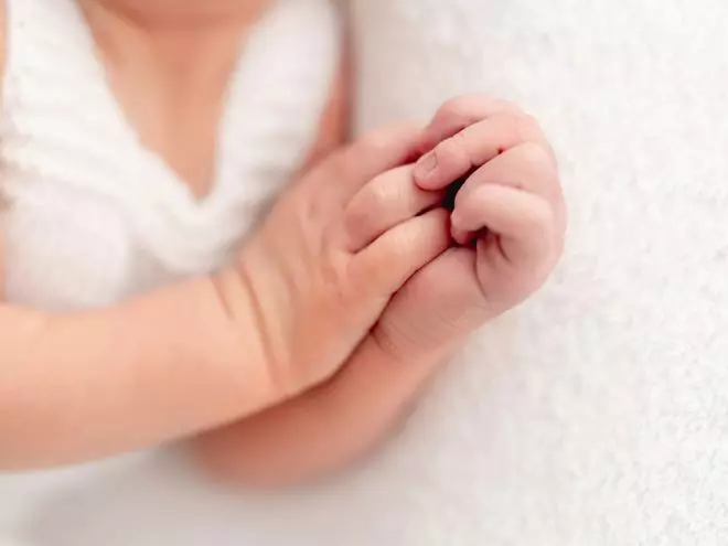 20 ідей для перших фото з малюком, не показуючи дитини 1224568_1
