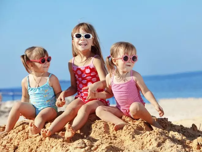 روسیوں نے بچوں کے ساتھ موسم گرما کی تعطیلات کے لئے 6 مقبول مقامات پر بلایا 1226749_1