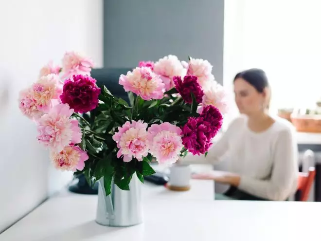 Quanto tempo per salvare un bouquet di fiori - peonie, rose, gigli, phloxes, wildflowers 1227029_5