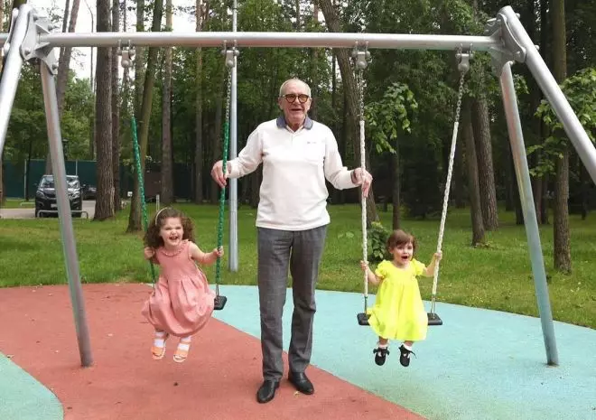 Les star des mamans et le pape ont montré des photos de famille la fête des pères 1243053_4