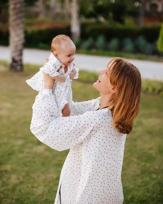 Natasha Shvets va publicar una foto amb el seu marit, tant filles i fillastra 1272871_4