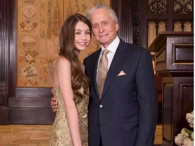 Michael Douglas mit der Tochter von Caris