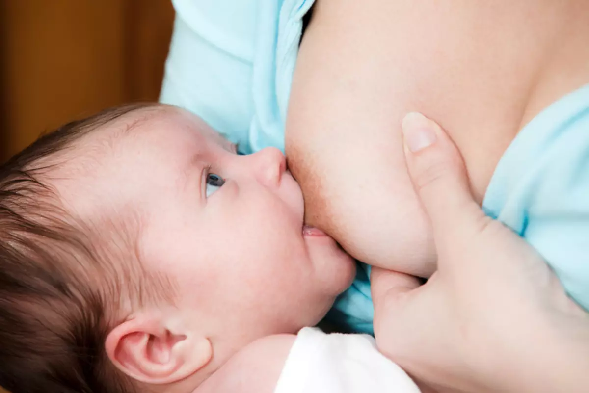Trhliny na bradavky - ošetrenie s dojčením
