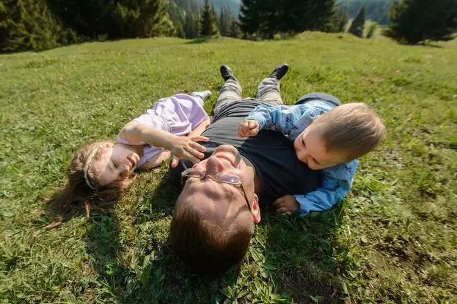 Juegos infantiles en la naturaleza para niños desde el nacimiento y mayor. 145916_3