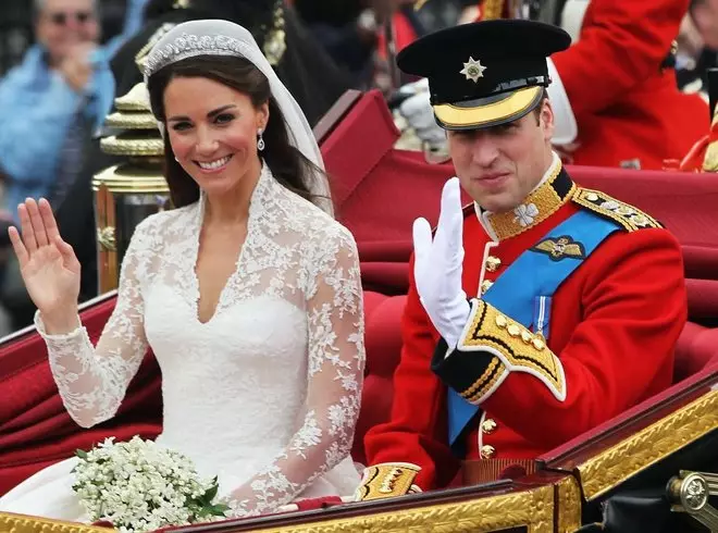 10 Litšoantšo tsa Kate Middleton in White 147450_1