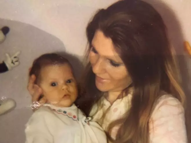 Victoria Beckham va mostrar una foto infantil rara amb mare i germana 154024_3