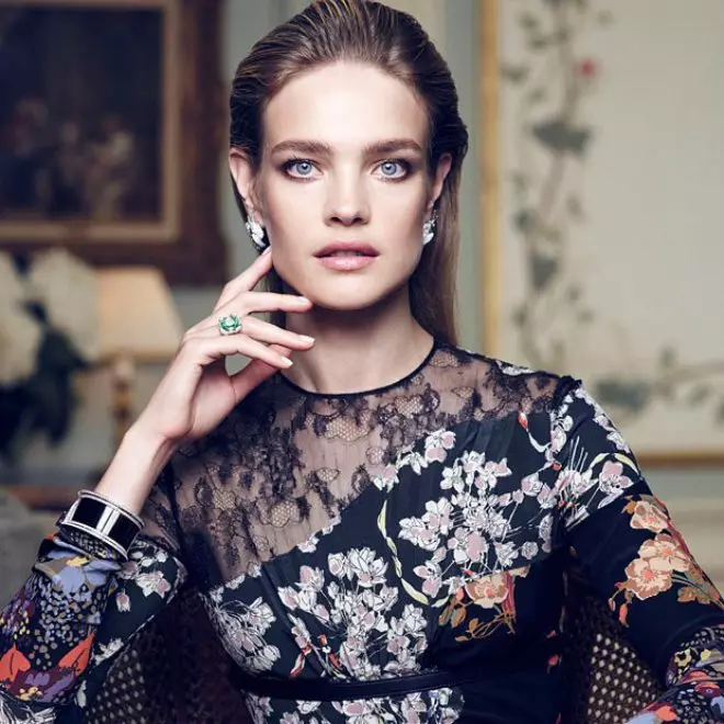 Natalia Vodyanova montris maloftan foton en la antaŭa tago de la unua vojaĝo al Parizo 155971_4