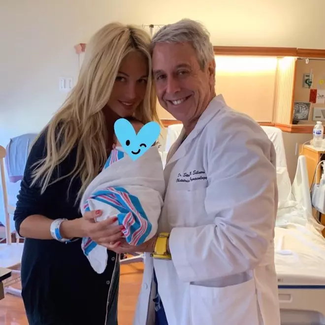 Victoria Lockarev showed photos with a newborn son from the hospital 175212_2