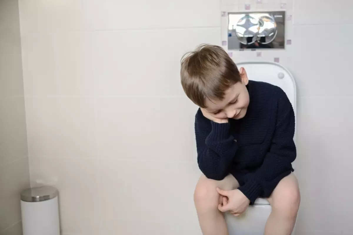 Sédiment dans l'urine chez un enfant