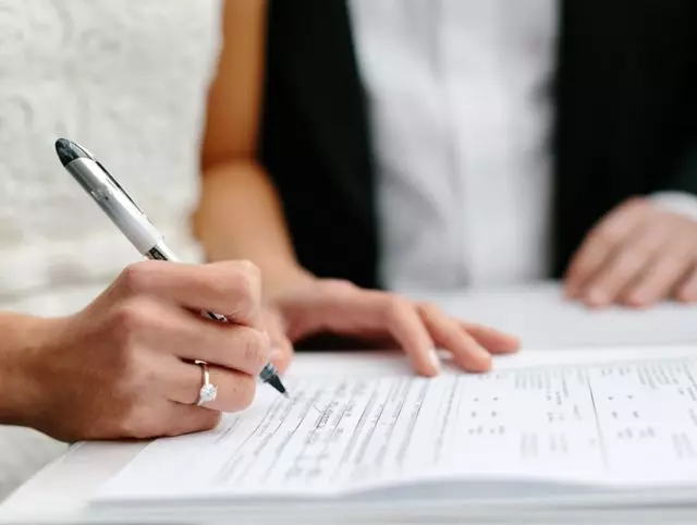 Naon kaayaan utama kontrak pernikahan