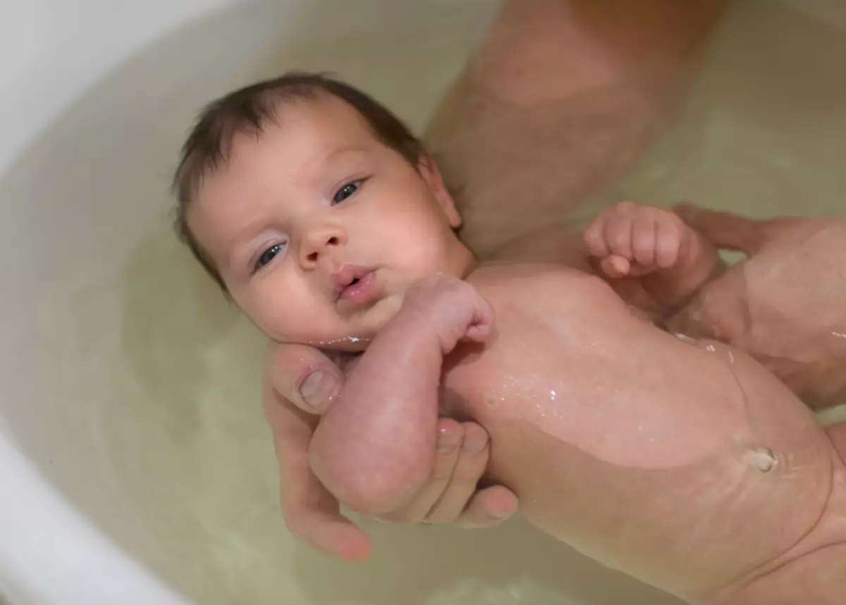 नहाने वाले नवजात शिशुओं के लिए चिह्नित करें