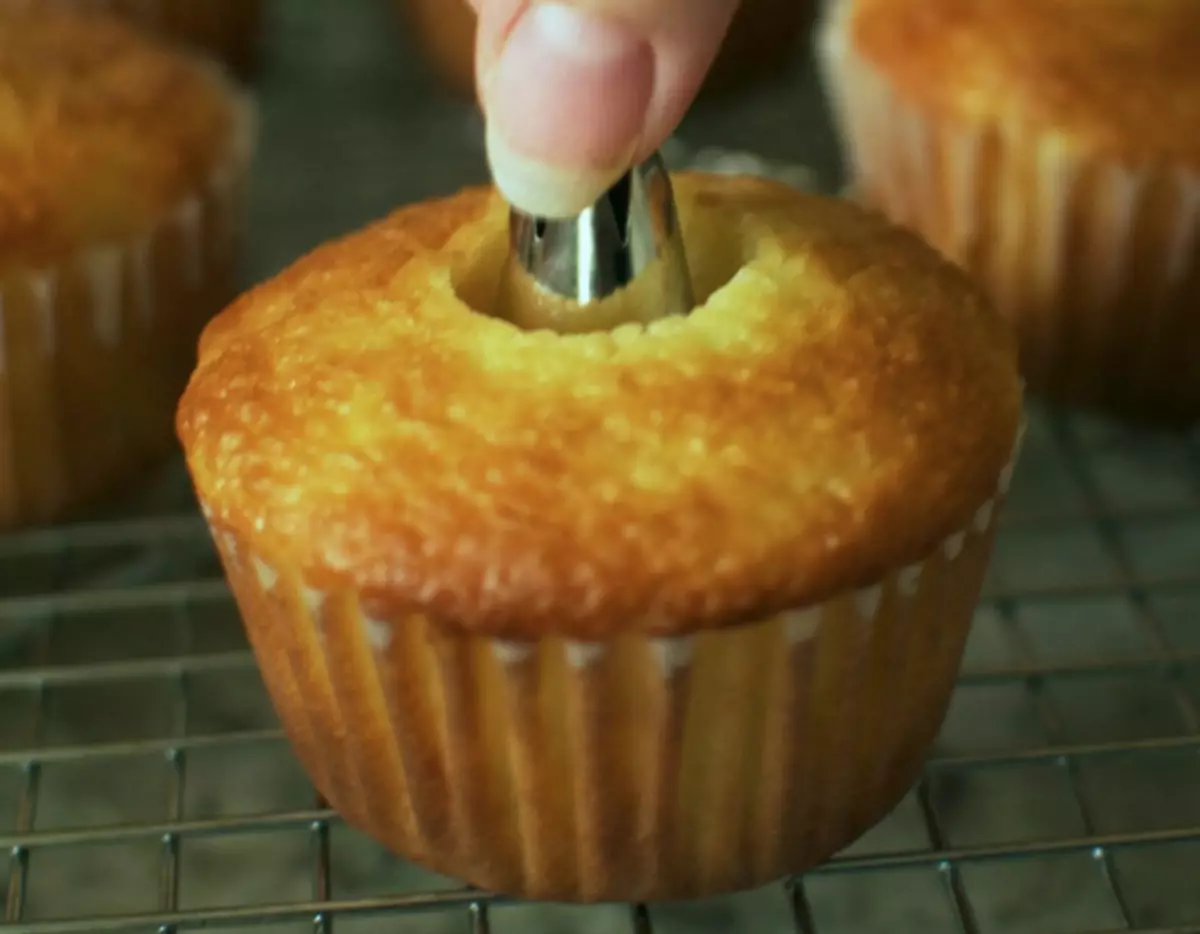 Kā pagatavot vienkāršu cupcake - labākās vienkāršu un gardu cupcakes receptes