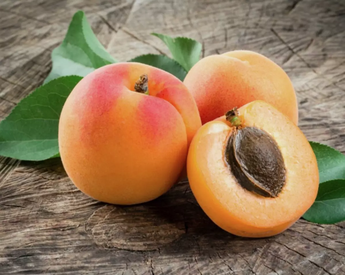 Izakhiwo eziwusizo ze-apricot