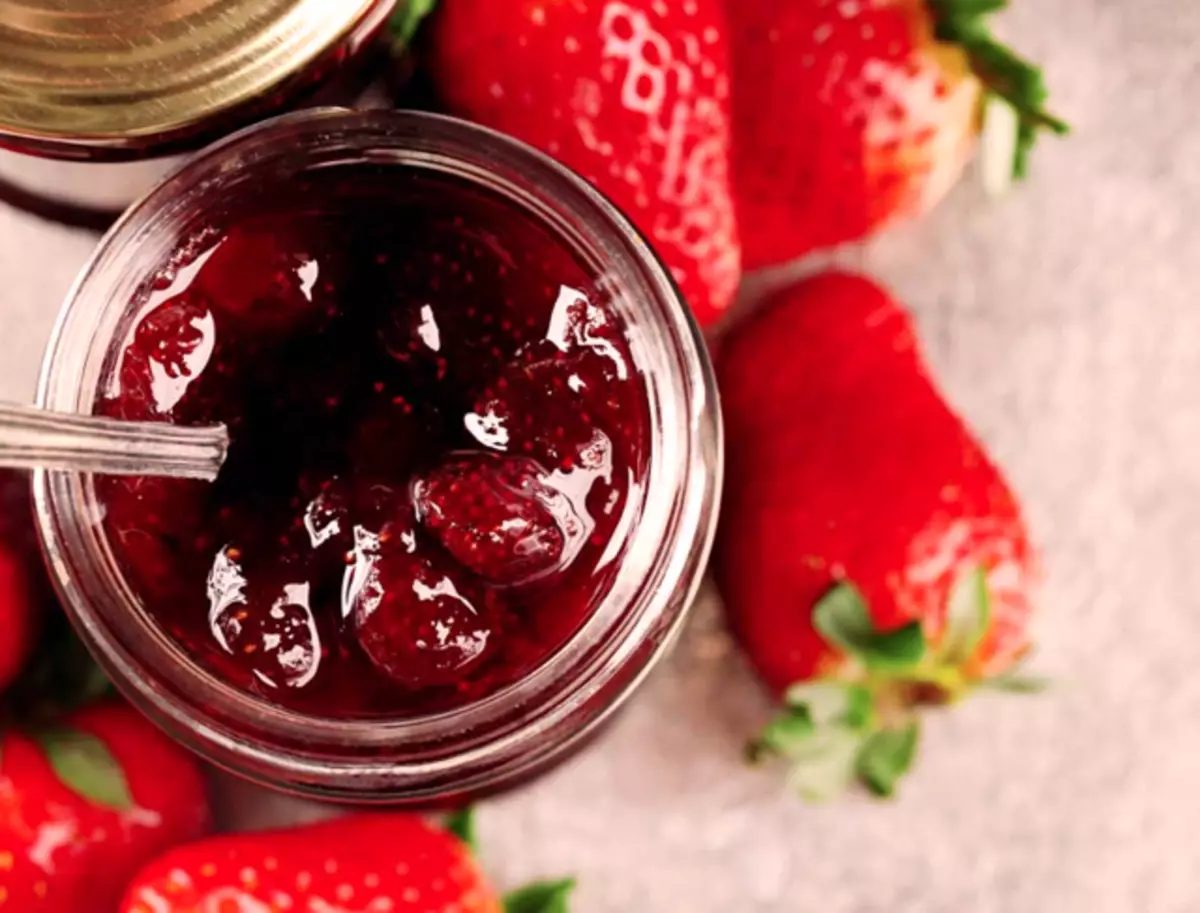 วิธีการปรุงอาหาร Strawberry Jams - สูตรอาหารที่เรียบง่ายของสตรอเบอร์รี่แยม