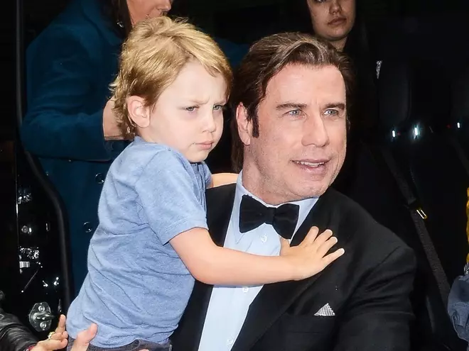 John Travolta mu ọmọ kan lori siseto