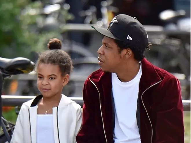 Papine afafine: Jay Zi ma Blue Ivy i luga o le savaliga i le paka