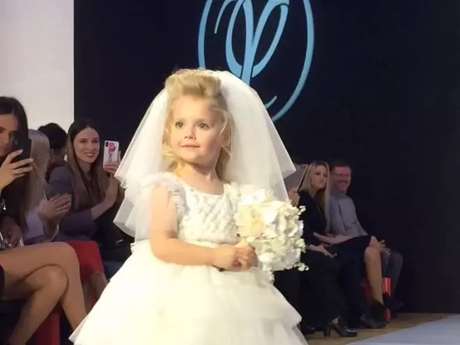 Sterren Podium: Lisa en Harry Galkins geënsceneerd een modeshow