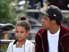 Papine daughter: Jay Zi and Blue Ivy on a walk in the park