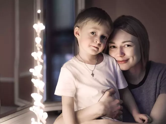 Cult cover: Oksana Akinshina with her son on an ice show