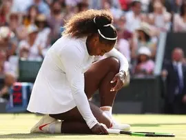 Tocused pikeun lawon: banding Serena Williams pikeun damel ibu