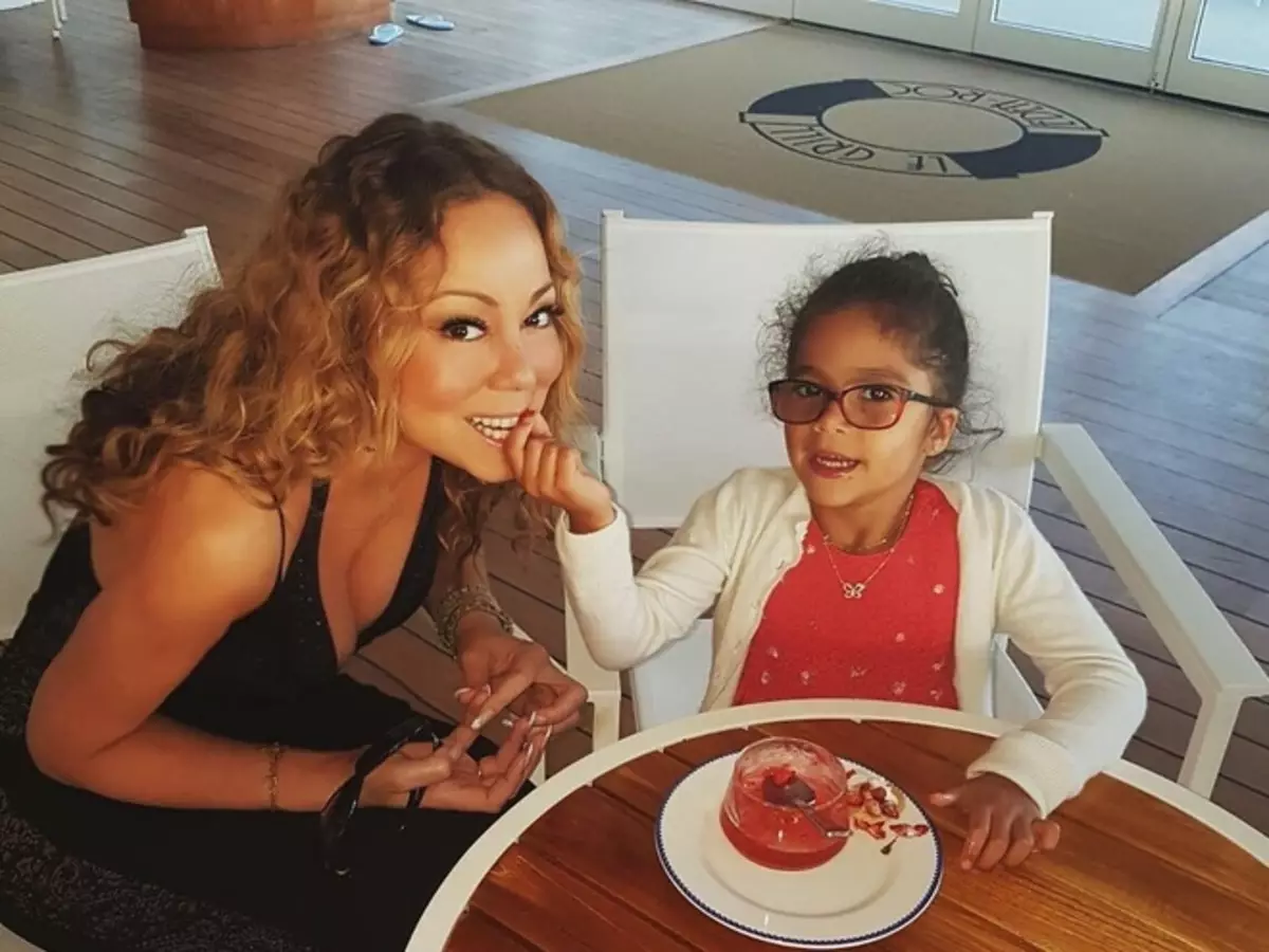 Mariah Carey lena iníon