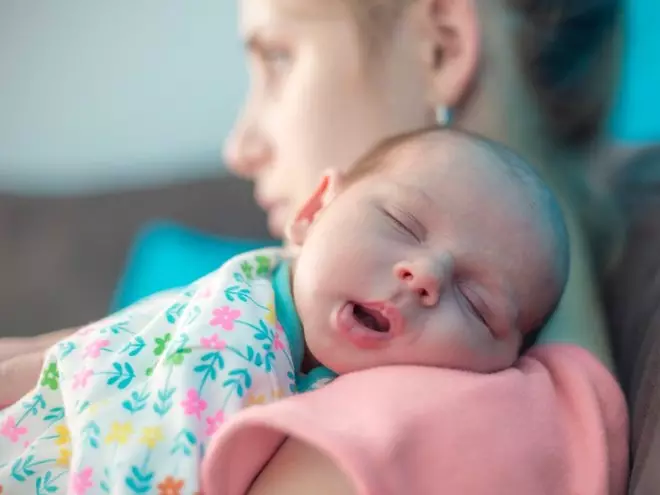 Lo psicologo ha identificato la faccia che una donna ha una sensazione 