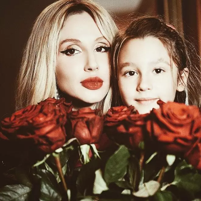 Svetlana Loboda ارسال عکس خانوادگی با مامان و خواهر 306061_5