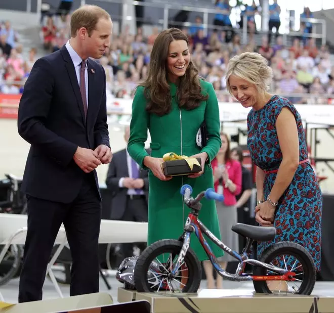 Princess Charlotte nakasakay sa isang bike 30955_3