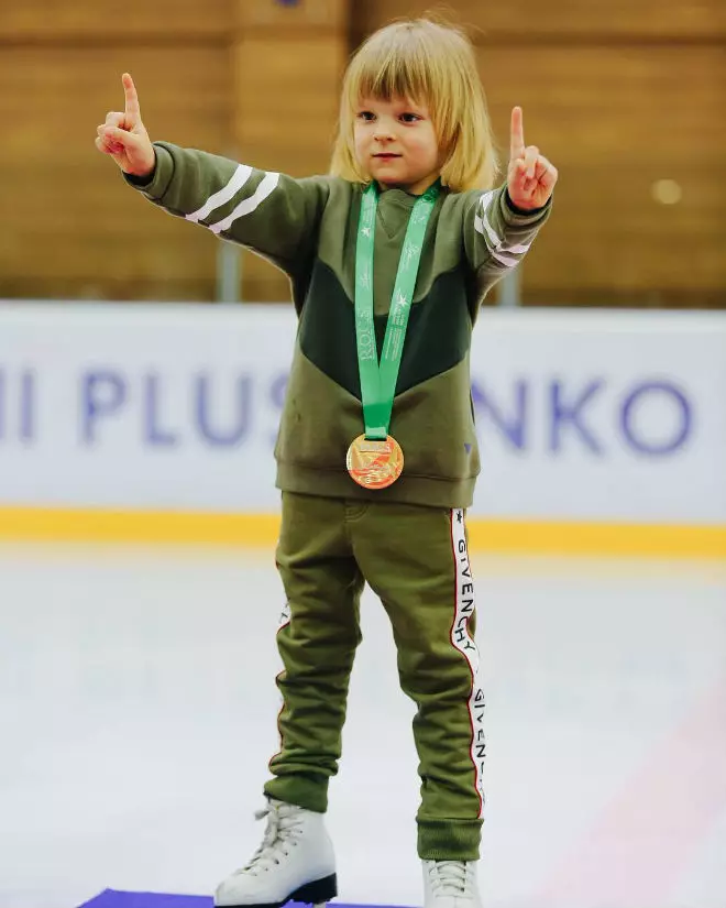 Soos Beckham: Son Plushenko het 'n nuwe haarstyl gemaak 31012_3