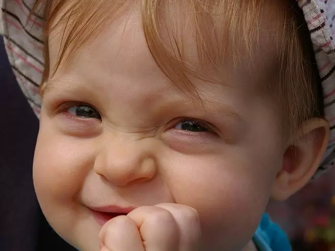 Zahnärztliches Zahnen bei Kindern bis zu Jahr, Trigkeit temperatur